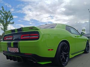 Zaļš Dodge Challenger 2016 Viļņa, ar dzinēja tilpumu 5.65 L un nobraukumu 143 tūkst. km par 24900 €, foto 5 vietnē AUTOMOTO.COM.LV