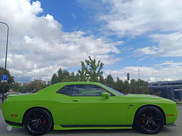Zaļš Dodge Challenger 2016 Viļņa, ar dzinēja tilpumu 5.65 L un nobraukumu 143 tūkst. km par 24900 €, foto 7 vietnē AUTOMOTO.COM.LV