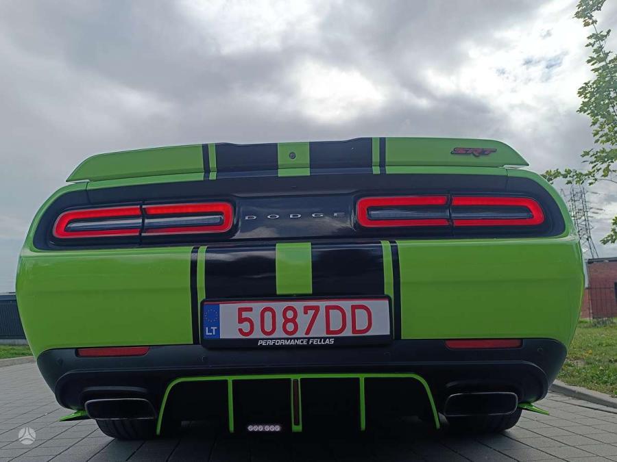 Zaļš Dodge Challenger 2016 Viļņa, ar dzinēja tilpumu 5.65 L un nobraukumu 143 tūkst. km par 24900 €, foto 9 vietnē AUTOMOTO.COM.LV