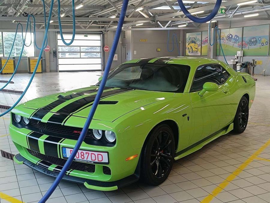 Zaļš Dodge Challenger 2016 Viļņa, ar dzinēja tilpumu 5.65 L un nobraukumu 143 tūkst. km par 24900 €, foto 20 vietnē AUTOMOTO.COM.LV