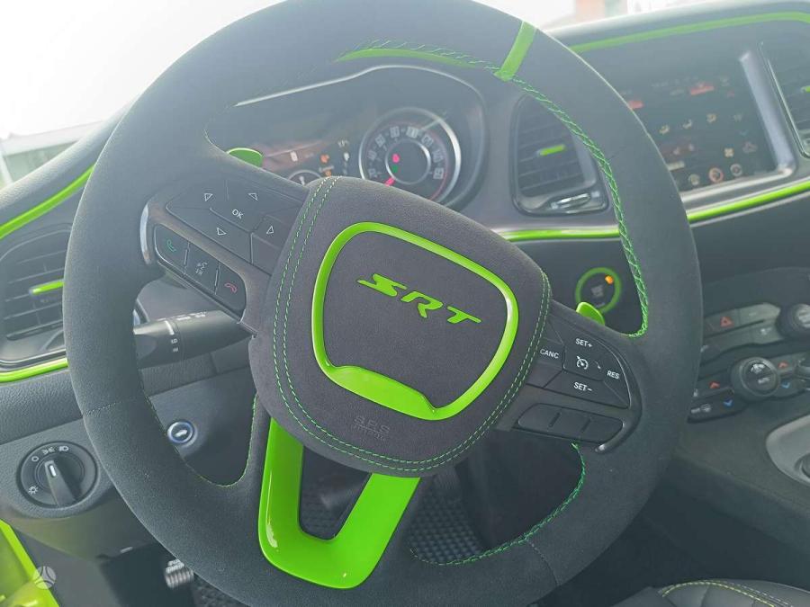 Zaļš Dodge Challenger 2016 Viļņa, ar dzinēja tilpumu 5.65 L un nobraukumu 143 tūkst. km par 24900 €, foto 23 vietnē AUTOMOTO.COM.LV