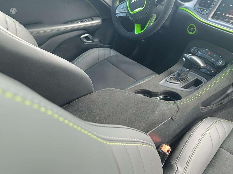 Zaļš Dodge Challenger 2016 Viļņa, ar dzinēja tilpumu 5.65 L un nobraukumu 143 tūkst. km par 24900 €, foto 29 vietnē AUTOMOTO.COM.LV