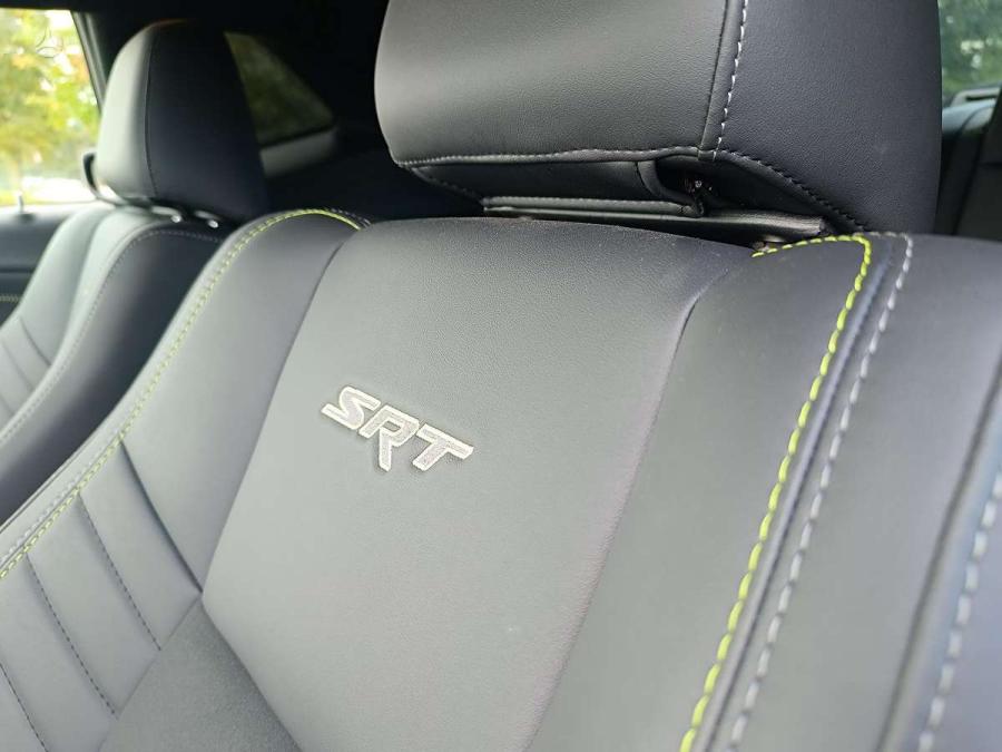 Zaļš Dodge Challenger 2016 Viļņa, ar dzinēja tilpumu 5.65 L un nobraukumu 143 tūkst. km par 24900 €, foto 34 vietnē AUTOMOTO.COM.LV
