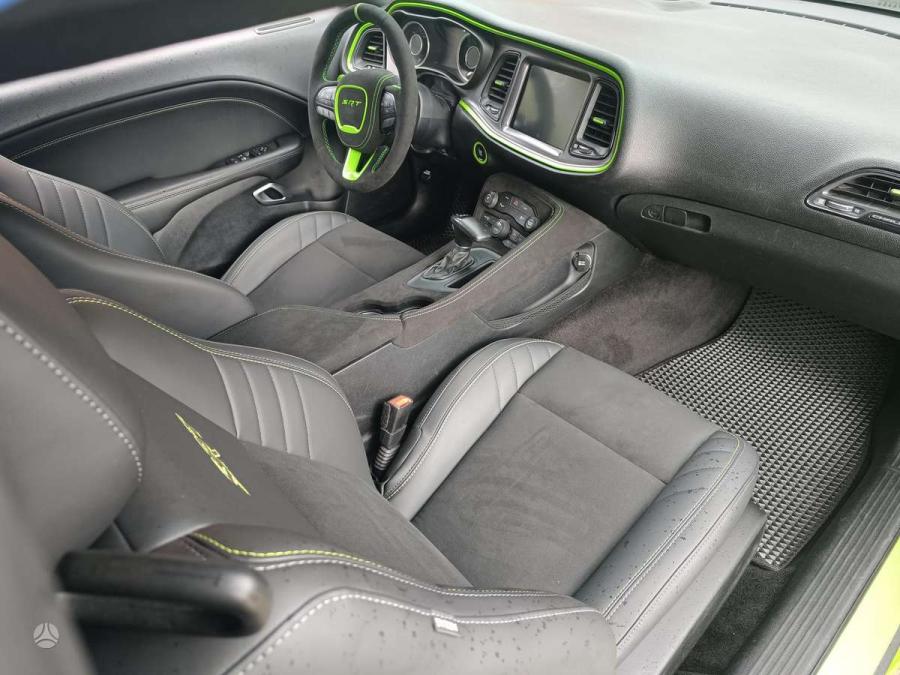 Zaļš Dodge Challenger 2016 Viļņa, ar dzinēja tilpumu 5.65 L un nobraukumu 143 tūkst. km par 24900 €, foto 41 vietnē AUTOMOTO.COM.LV