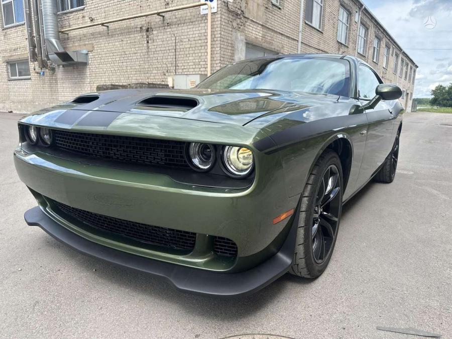 Zaļš Dodge Challenger 2018 Šauļi, ar dzinēja tilpumu 3.60 L un nobraukumu 123 tūkst. km par 16300 €, foto 1 vietnē AUTOMOTO.COM.LV