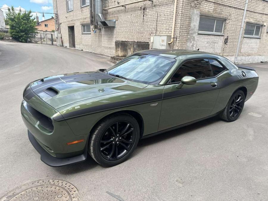 Zaļš Dodge Challenger 2018 Šauļi, ar dzinēja tilpumu 3.60 L un nobraukumu 123 tūkst. km par 16300 €, foto 4 vietnē AUTOMOTO.COM.LV