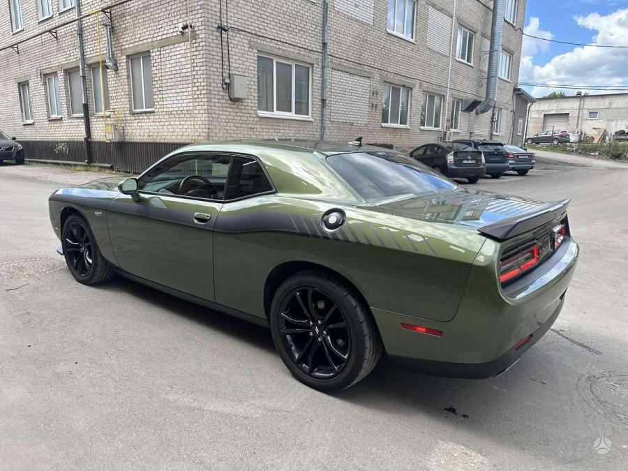 Zaļš Dodge Challenger 2018 Šauļi, ar dzinēja tilpumu 3.60 L un nobraukumu 123 tūkst. km par 16300 €, foto 6 vietnē AUTOMOTO.COM.LV