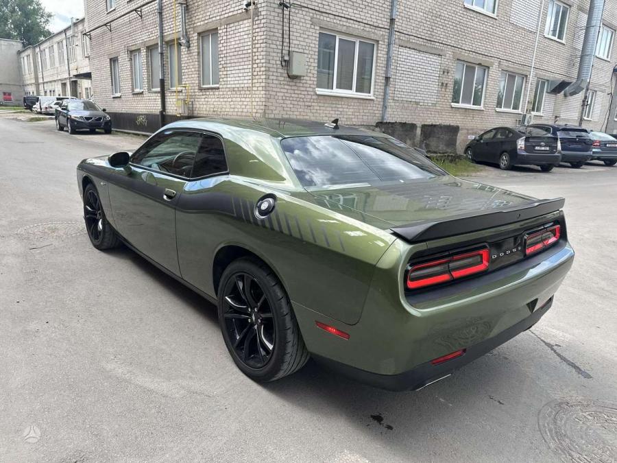 Zaļš Dodge Challenger 2018 Šauļi, ar dzinēja tilpumu 3.60 L un nobraukumu 123 tūkst. km par 16300 €, foto 7 vietnē AUTOMOTO.COM.LV