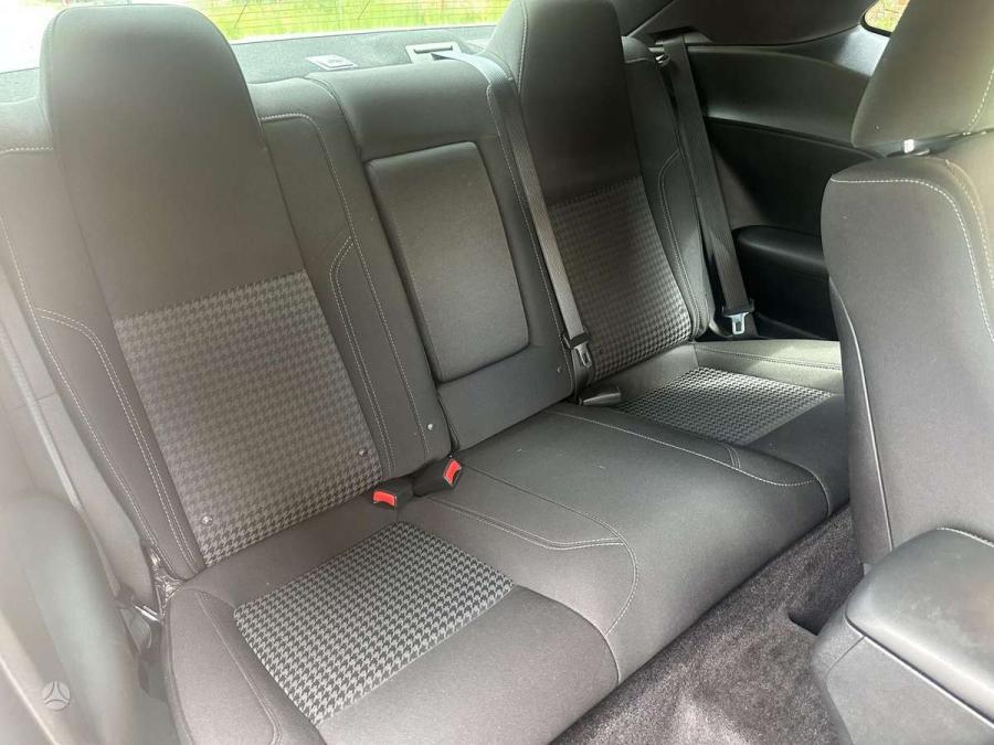 Zaļš Dodge Challenger 2018 Šauļi, ar dzinēja tilpumu 3.60 L un nobraukumu 123 tūkst. km par 16300 €, foto 13 vietnē AUTOMOTO.COM.LV