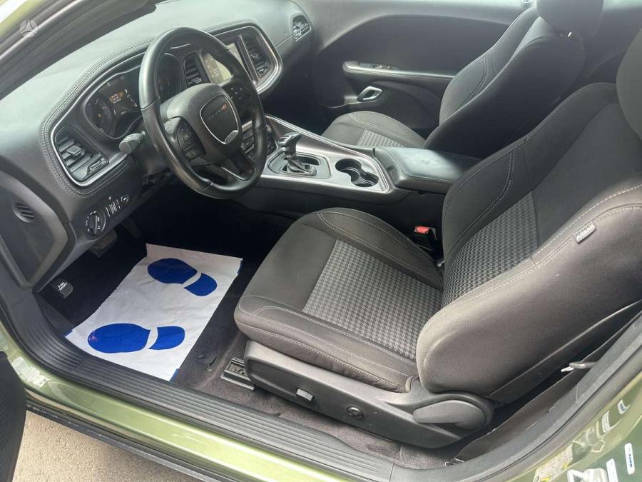 Zaļš Dodge Challenger 2018 Šauļi, ar dzinēja tilpumu 3.60 L un nobraukumu 123 tūkst. km par 16300 €, foto 15 vietnē AUTOMOTO.COM.LV