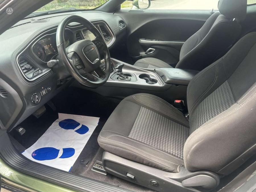 Zaļš Dodge Challenger 2018 Šauļi, ar dzinēja tilpumu 3.60 L un nobraukumu 123 tūkst. km par 16300 €, foto 17 vietnē AUTOMOTO.COM.LV