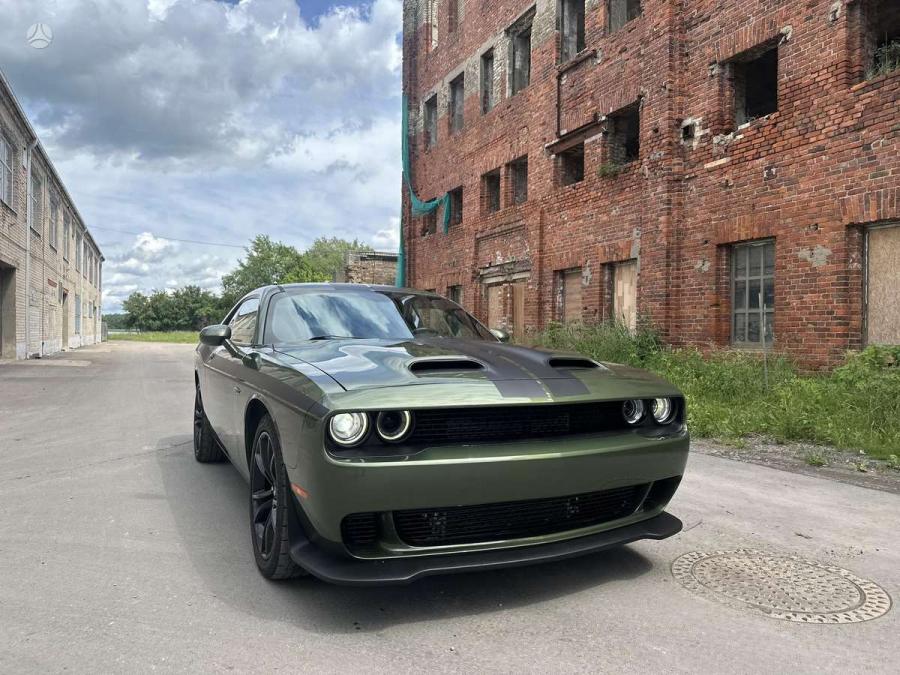 Zaļš Dodge Challenger 2018 Šauļi, ar dzinēja tilpumu 3.60 L un nobraukumu 123 tūkst. km par 16300 €, foto 22 vietnē AUTOMOTO.COM.LV