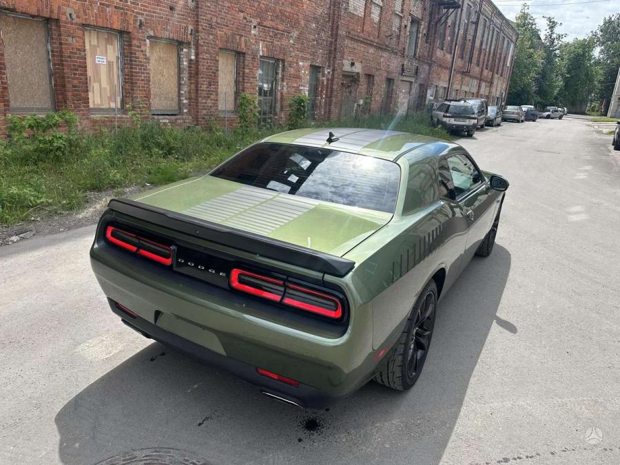 Zaļš Dodge Challenger 2018 Šauļi, ar dzinēja tilpumu 3.60 L un nobraukumu 123 tūkst. km par 16300 €, foto 28 vietnē AUTOMOTO.COM.LV