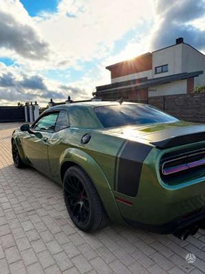 Green Dodge Challenger 2018 in Klaipeda, with an engine capacity of 6.42 L and mileage of 45 thousand km for 27000 €, photo 3 on AUTOMOTO.COM.LV