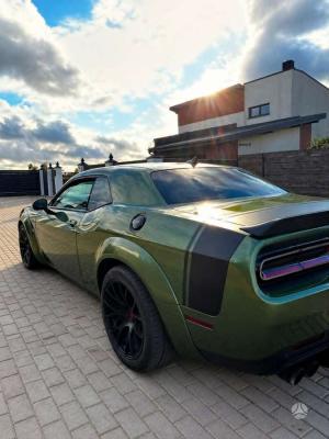 Green Dodge Challenger 2018 in Klaipeda, with an engine capacity of 6.42 L and mileage of 45 thousand km for 27000 €, photo 6 on AUTOMOTO.COM.LV