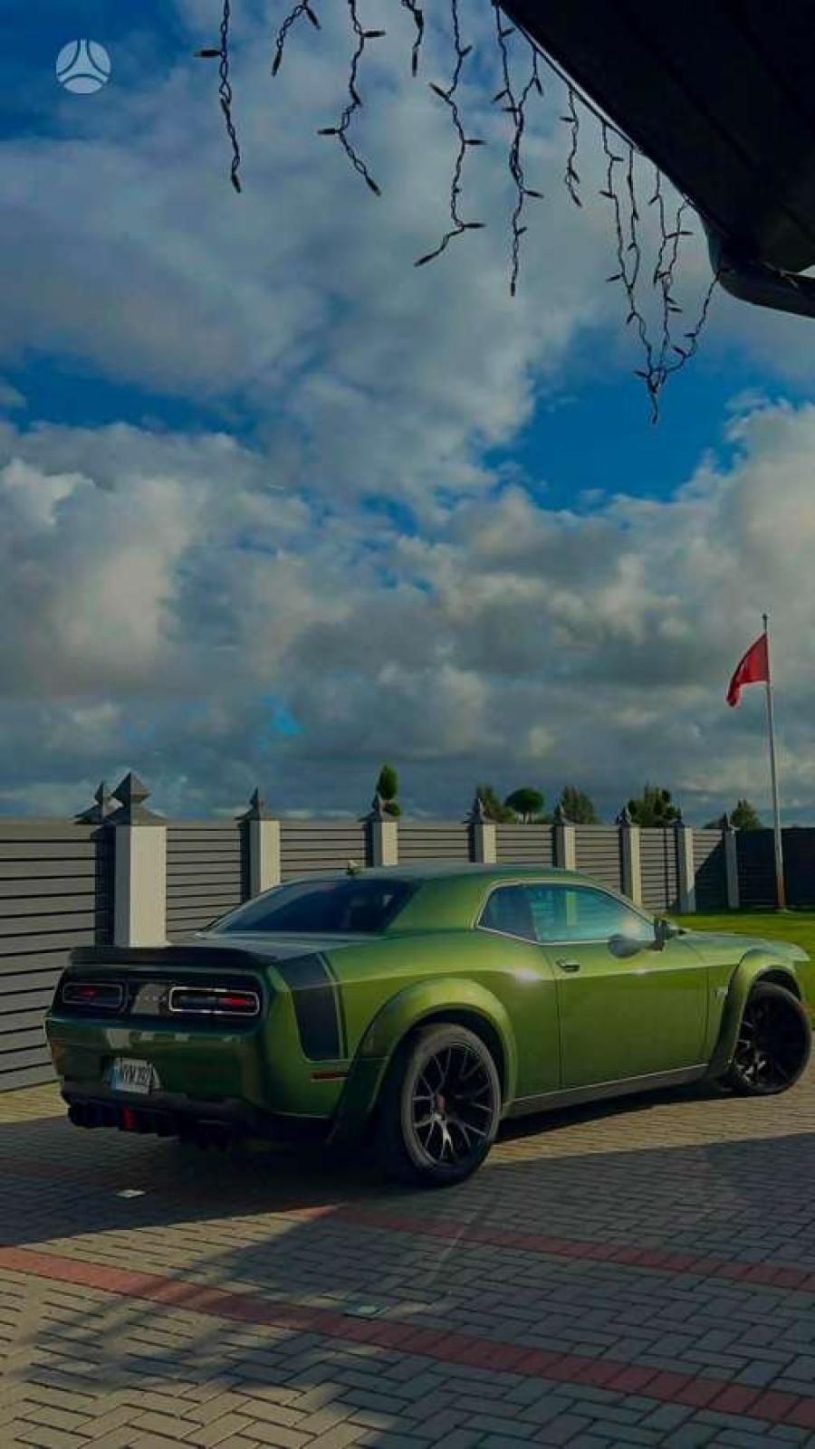 Green Dodge Challenger 2018 in Klaipeda, with an engine capacity of 6.42 L and mileage of 45 thousand km for 27000 €, photo 8 on AUTOMOTO.COM.LV