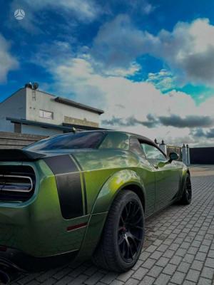 Green Dodge Challenger 2018 in Klaipeda, with an engine capacity of 6.42 L and mileage of 45 thousand km for 27000 €, photo 11 on AUTOMOTO.COM.LV