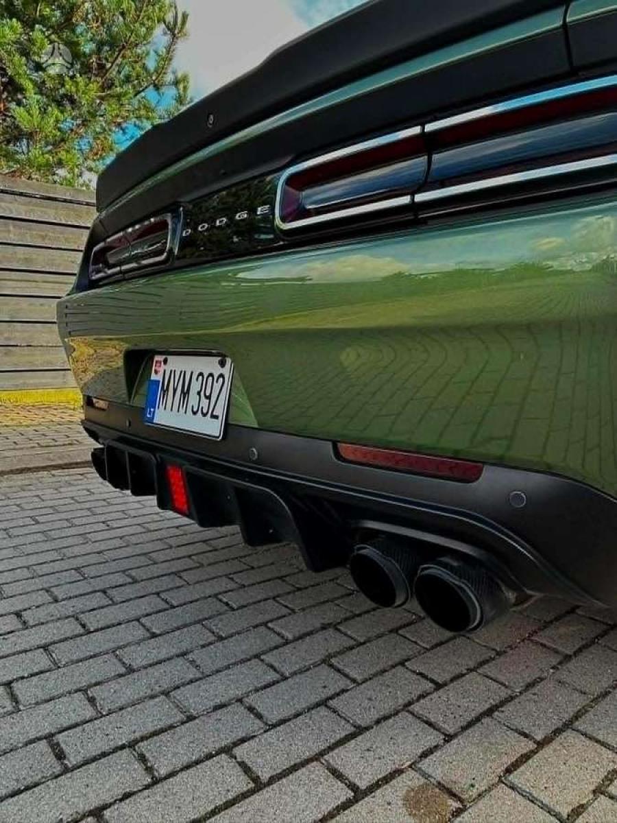 Green Dodge Challenger 2018 in Klaipeda, with an engine capacity of 6.42 L and mileage of 45 thousand km for 27000 €, photo 15 on AUTOMOTO.COM.LV