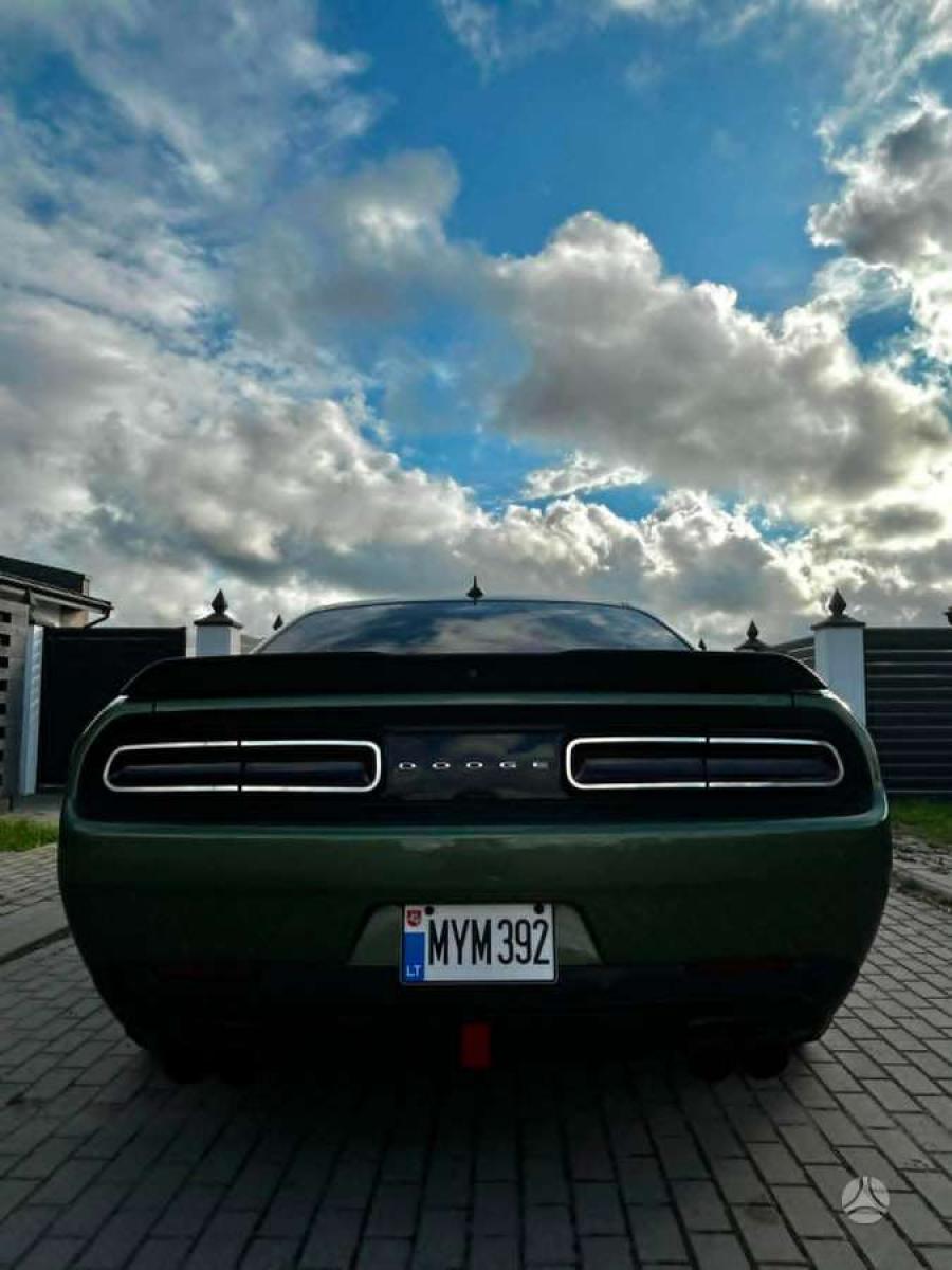 Green Dodge Challenger 2018 in Klaipeda, with an engine capacity of 6.42 L and mileage of 45 thousand km for 27000 €, photo 19 on AUTOMOTO.COM.LV