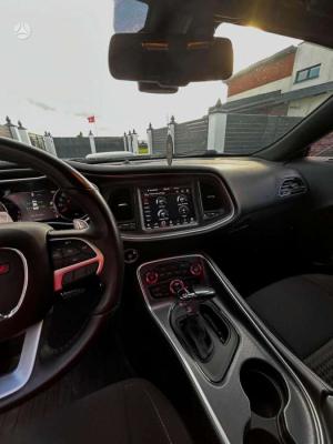 Green Dodge Challenger 2018 in Klaipeda, with an engine capacity of 6.42 L and mileage of 45 thousand km for 27000 €, photo 21 on AUTOMOTO.COM.LV
