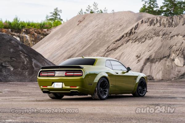 Green Dodge Challenger 2019 in Tallinn, with an engine capacity of 6.20 L and mileage of 43 thousand km for 90000 €, photo 6 on AUTOMOTO.COM.LV