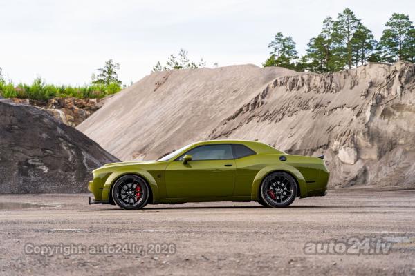 Green Dodge Challenger 2019 in Tallinn, with an engine capacity of 6.20 L and mileage of 43 thousand km for 90000 €, photo 9 on AUTOMOTO.COM.LV