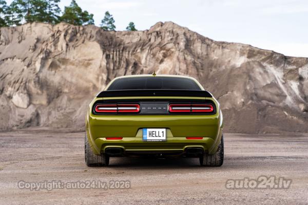 Green Dodge Challenger 2019 in Tallinn, with an engine capacity of 6.20 L and mileage of 43 thousand km for 90000 €, photo 10 on AUTOMOTO.COM.LV
