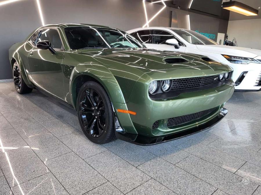 Green Dodge Challenger 2021 in Siauliai, with an engine capacity of 5.65 L and mileage of 53 thousand km for 32610 €, photo 1 on AUTOMOTO.COM.LV