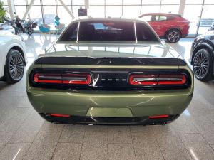 Green Dodge Challenger 2021 in Siauliai, with an engine capacity of 5.65 L and mileage of 53 thousand km for 32610 €, photo 5 on AUTOMOTO.COM.LV