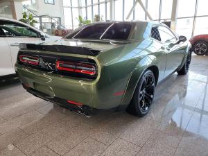 Green Dodge Challenger 2021 in Siauliai, with an engine capacity of 5.65 L and mileage of 53 thousand km for 32610 €, photo 6 on AUTOMOTO.COM.LV