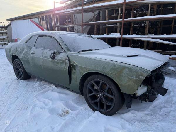 Green Dodge Challenger 2024 in Siauliai, with an engine capacity of 3.60 L and mileage of 66 thousand km for 7260 €, photo 1 on AUTOMOTO.COM.LV