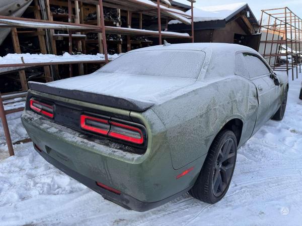 Green Dodge Challenger 2024 in Siauliai, with an engine capacity of 3.60 L and mileage of 66 thousand km for 7260 €, photo 3 on AUTOMOTO.COM.LV