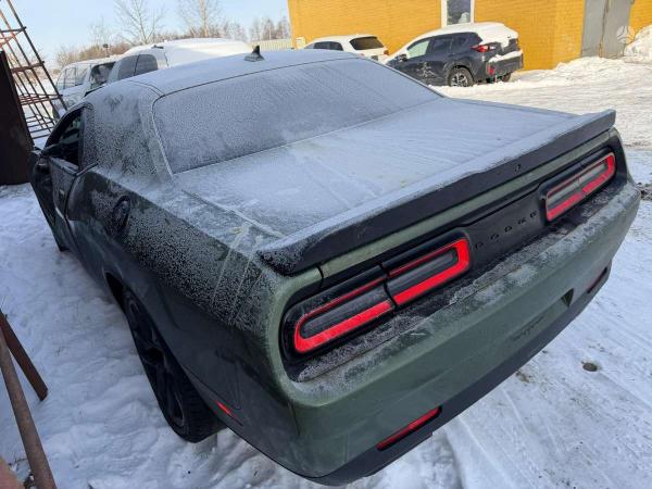 Green Dodge Challenger 2024 in Siauliai, with an engine capacity of 3.60 L and mileage of 66 thousand km for 7260 €, photo 5 on AUTOMOTO.COM.LV