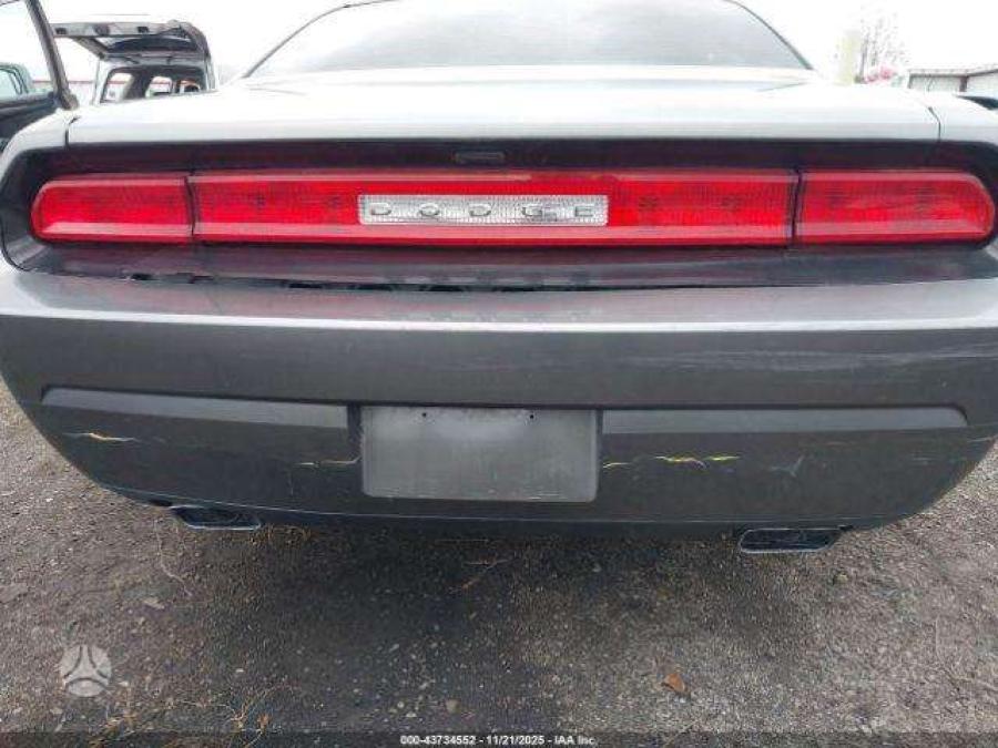 Pelēks Dodge Challenger 2011 Klaipėda, ar dzinēja tilpumu 3.60 L un nobraukumu 233 tūkst. km par 4250 €, foto 5 vietnē AUTOMOTO.COM.LV