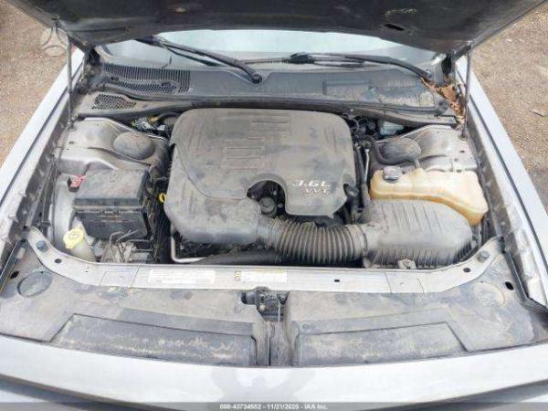 Pelēks Dodge Challenger 2011 Klaipėda, ar dzinēja tilpumu 3.60 L un nobraukumu 233 tūkst. km par 4250 €, foto 7 vietnē AUTOMOTO.COM.LV
