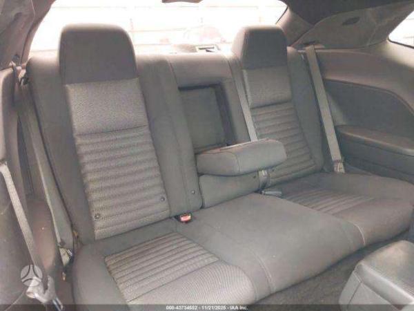 Pelēks Dodge Challenger 2011 Klaipėda, ar dzinēja tilpumu 3.60 L un nobraukumu 233 tūkst. km par 4250 €, foto 9 vietnē AUTOMOTO.COM.LV