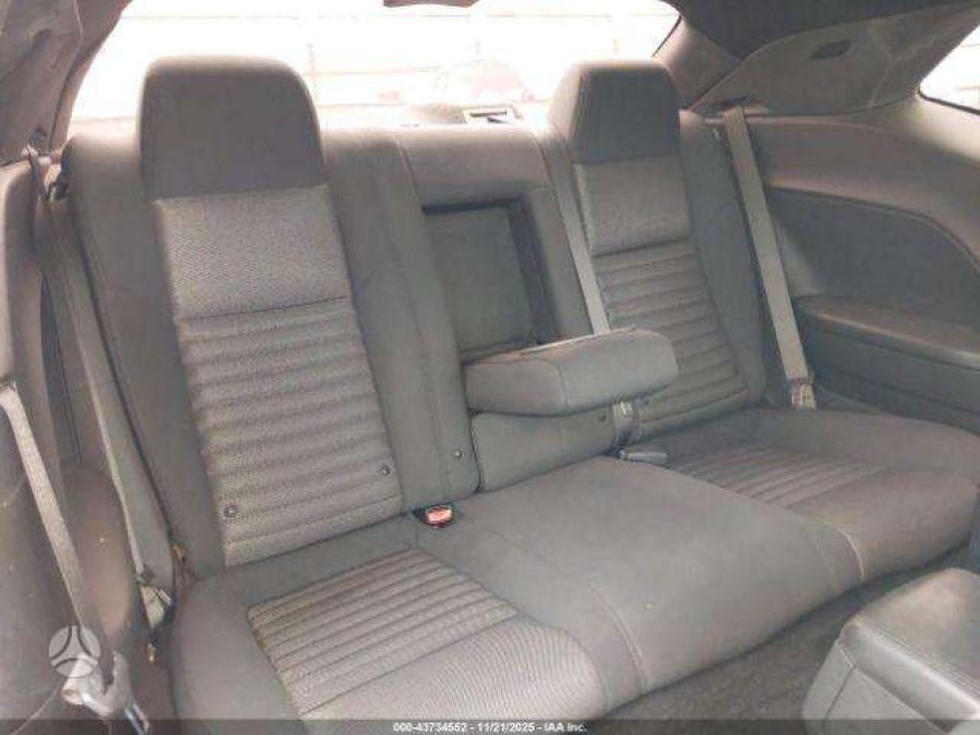 Pelēks Dodge Challenger 2011 Klaipėda, ar dzinēja tilpumu 3.60 L un nobraukumu 233 tūkst. km par 4250 €, foto 10 vietnē AUTOMOTO.COM.LV