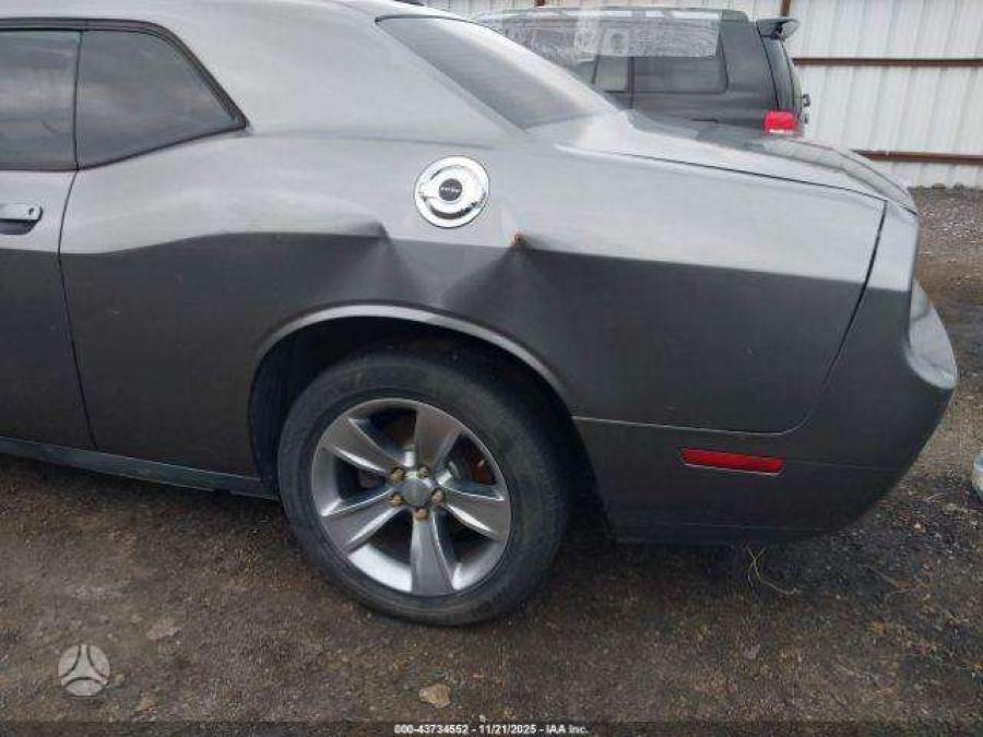 Pelēks Dodge Challenger 2011 Klaipėda, ar dzinēja tilpumu 3.60 L un nobraukumu 233 tūkst. km par 4250 €, foto 12 vietnē AUTOMOTO.COM.LV