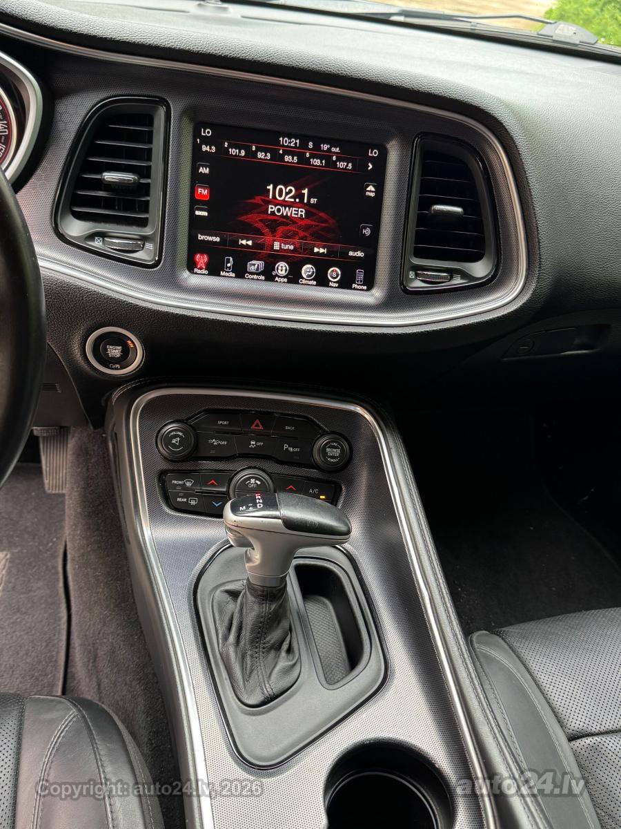 Grey Dodge Challenger 2015 in Tallinn, with an engine capacity of 3.60 L and mileage of 153 thousand km for 20500 €, photo 10 on AUTOMOTO.COM.LV