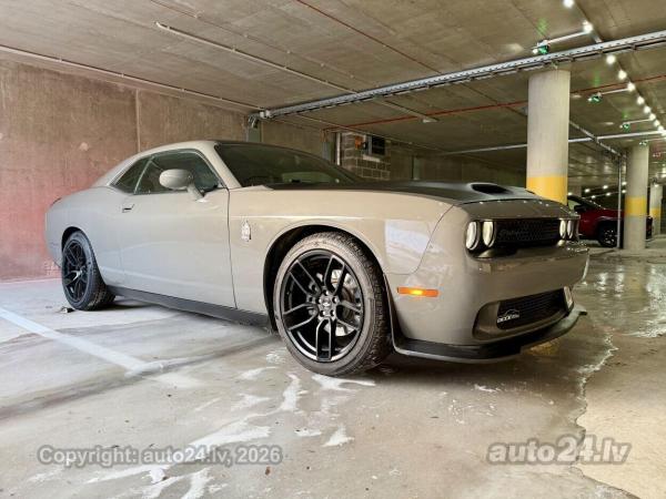 Grey Dodge Challenger 2016 in Tallinn, with an engine capacity of 5.70 L and mileage of 263 thousand km for 23990 €, photo 2 on AUTOMOTO.COM.LV