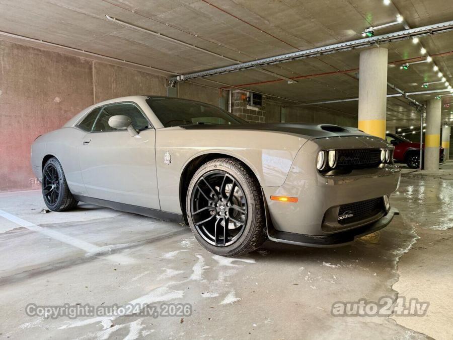 Pelēks Dodge Challenger 2016 Tallina, ar dzinēja tilpumu 5.70 L un nobraukumu 263 tūkst. km par 23990 €, foto 2 vietnē AUTOMOTO.COM.LV