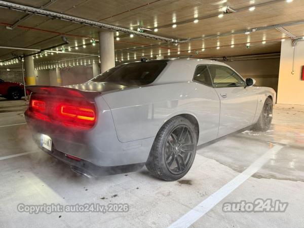 Grey Dodge Challenger 2016 in Tallinn, with an engine capacity of 5.70 L and mileage of 263 thousand km for 23990 €, photo 3 on AUTOMOTO.COM.LV