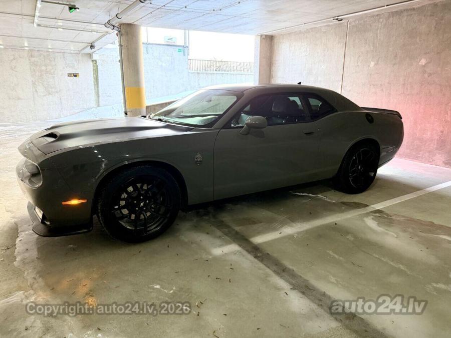 Pelēks Dodge Challenger 2016 Tallina, ar dzinēja tilpumu 5.70 L un nobraukumu 263 tūkst. km par 23990 €, foto 4 vietnē AUTOMOTO.COM.LV