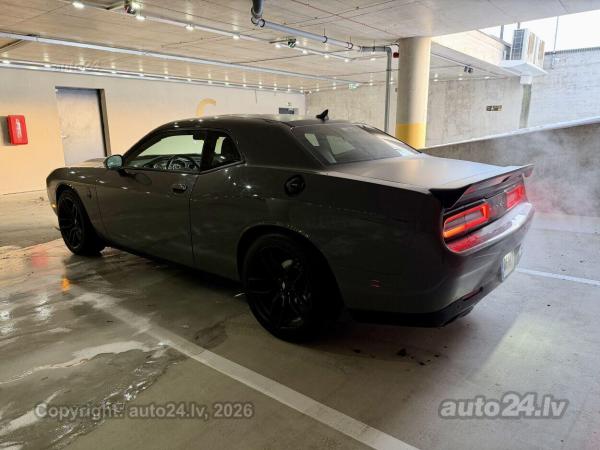 Grey Dodge Challenger 2016 in Tallinn, with an engine capacity of 5.70 L and mileage of 263 thousand km for 23990 €, photo 5 on AUTOMOTO.COM.LV