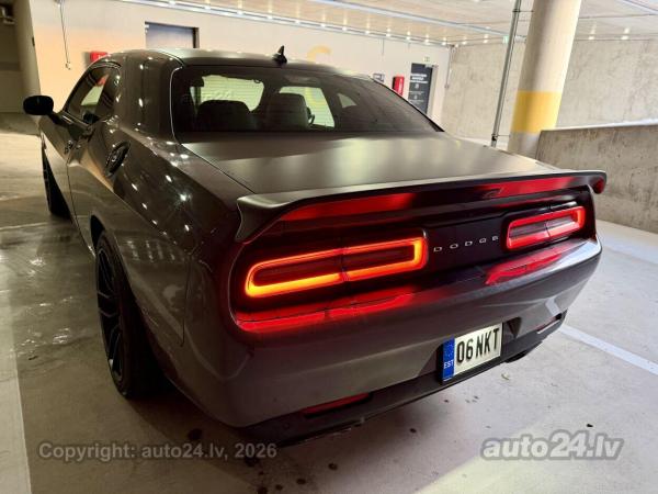 Grey Dodge Challenger 2016 in Tallinn, with an engine capacity of 5.70 L and mileage of 263 thousand km for 23990 €, photo 6 on AUTOMOTO.COM.LV