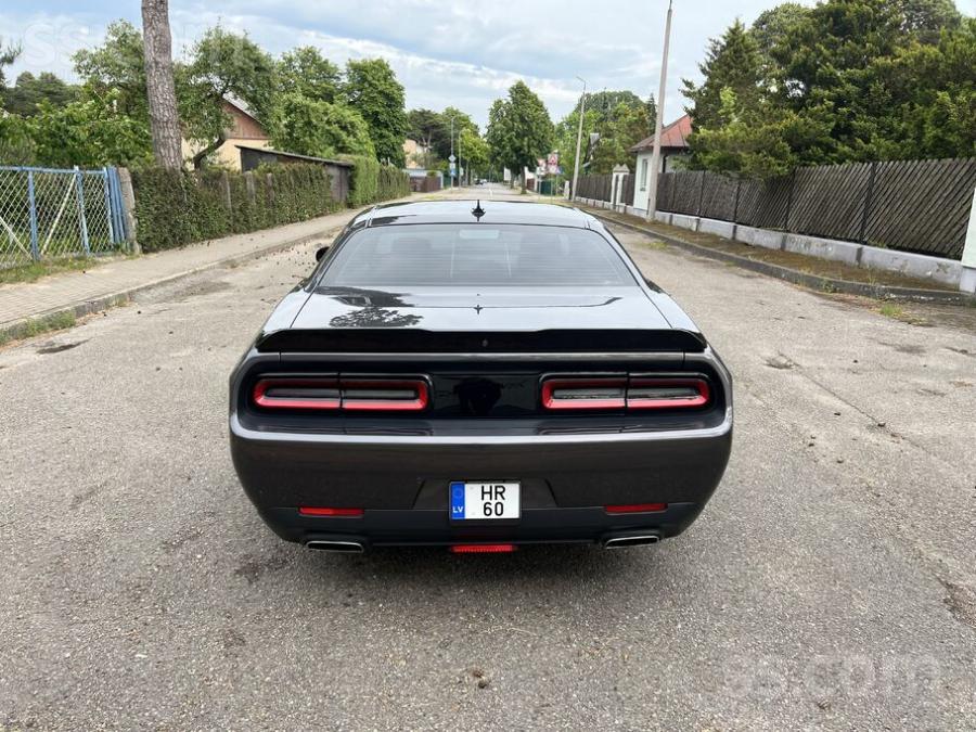 Pelēks Dodge Challenger 2016 Ventspils, ar dzinēja tilpumu 3.60 L un nobraukumu 114 tūkst. km par 20990 €, foto 4 vietnē AUTOMOTO.COM.LV