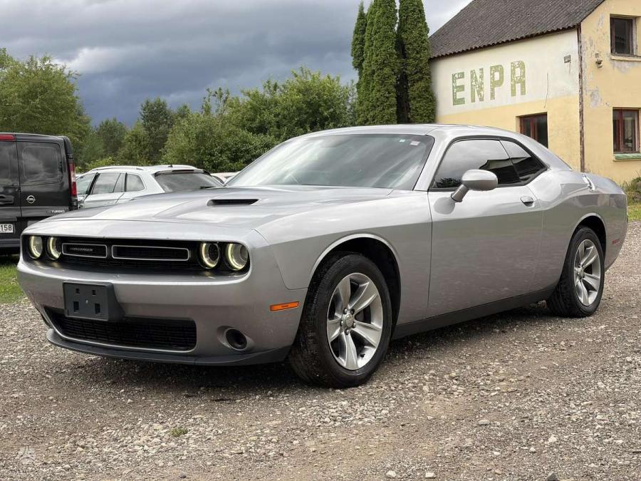 Grey Dodge Challenger 2016 in Ukmerge, with an engine capacity of 3.60 L and mileage of 270 thousand km for 8300 €, photo 4 on AUTOMOTO.COM.LV