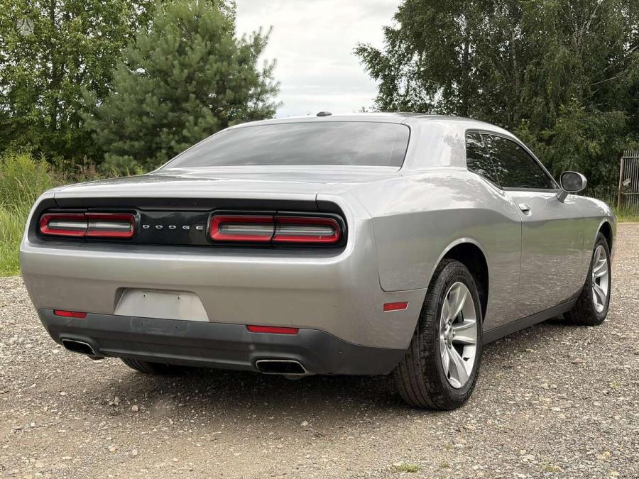 Grey Dodge Challenger 2016 in Ukmerge, with an engine capacity of 3.60 L and mileage of 270 thousand km for 8300 €, photo 7 on AUTOMOTO.COM.LV