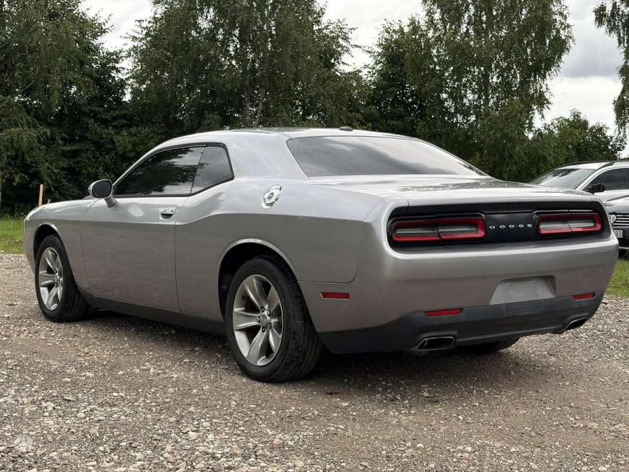 Grey Dodge Challenger 2016 in Ukmerge, with an engine capacity of 3.60 L and mileage of 270 thousand km for 8300 €, photo 8 on AUTOMOTO.COM.LV