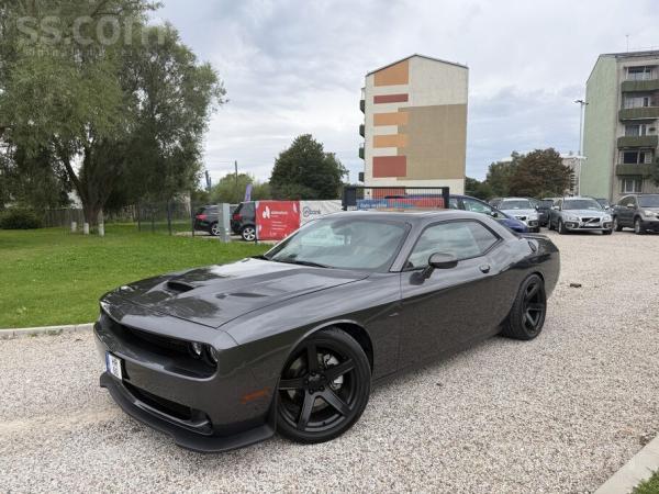 Pelēks Dodge Challenger 2016 Ventspils, ar dzinēja tilpumu 3.60 L un nobraukumu 117 tūkst. km par 20990 €, foto 1 vietnē AUTOMOTO.COM.LV